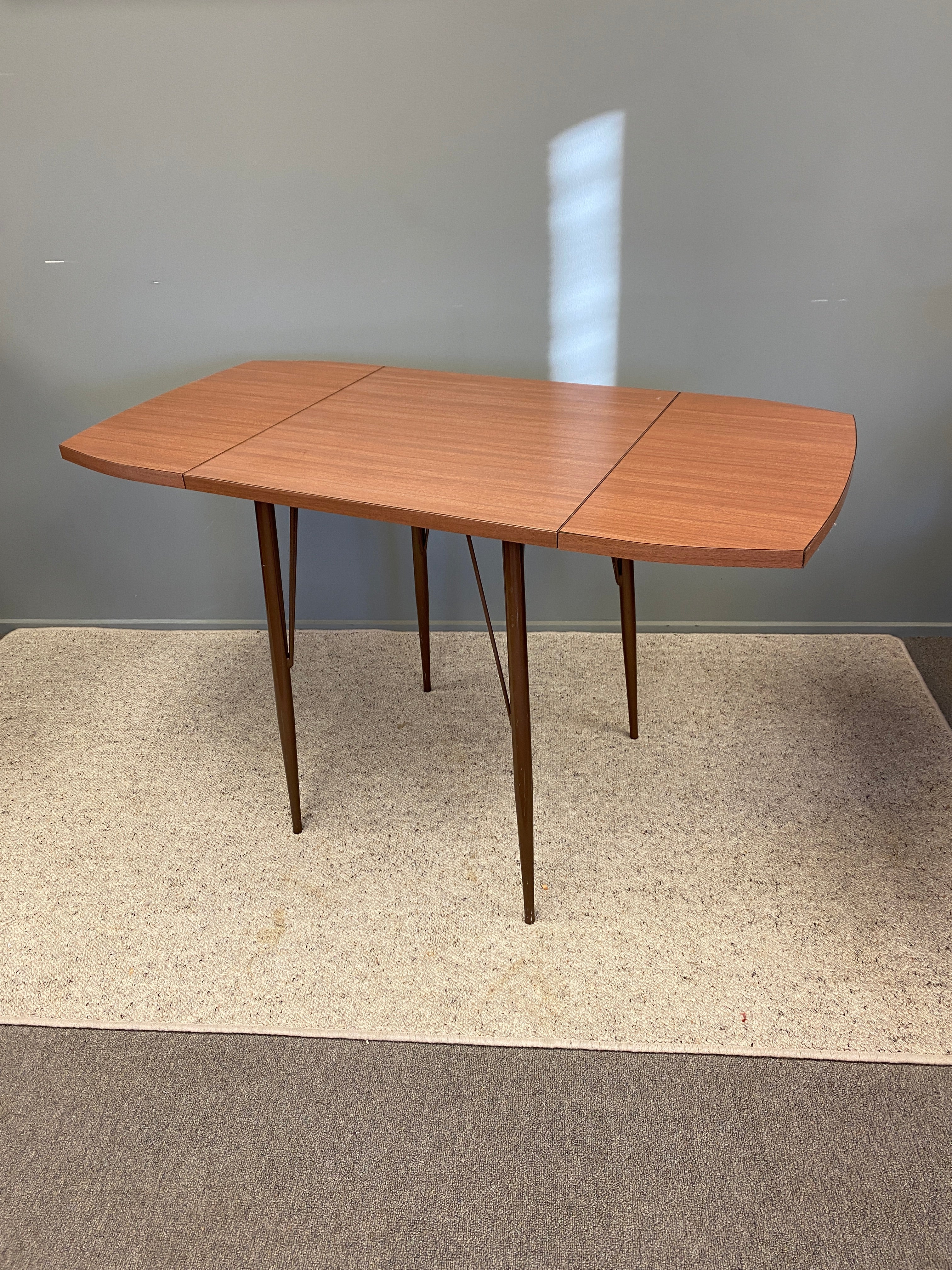 Retro Fold Down Table – Plots & Pickles